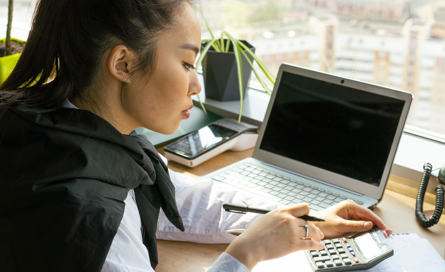 How to calculate your debt-to-income ratio—and why you should know this ...
