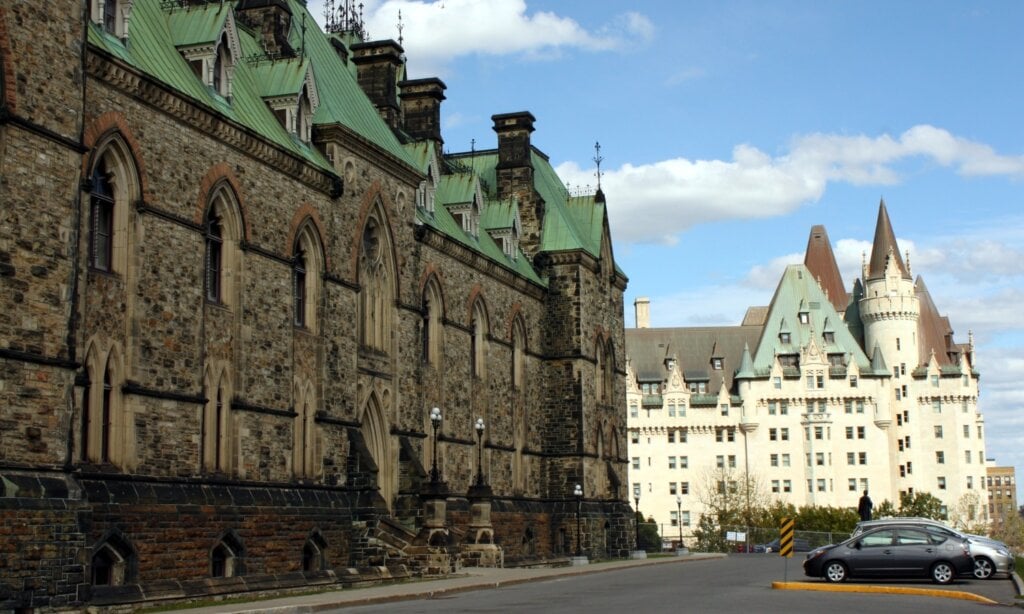 An easy guide to income splitting for seniors - MoneySense